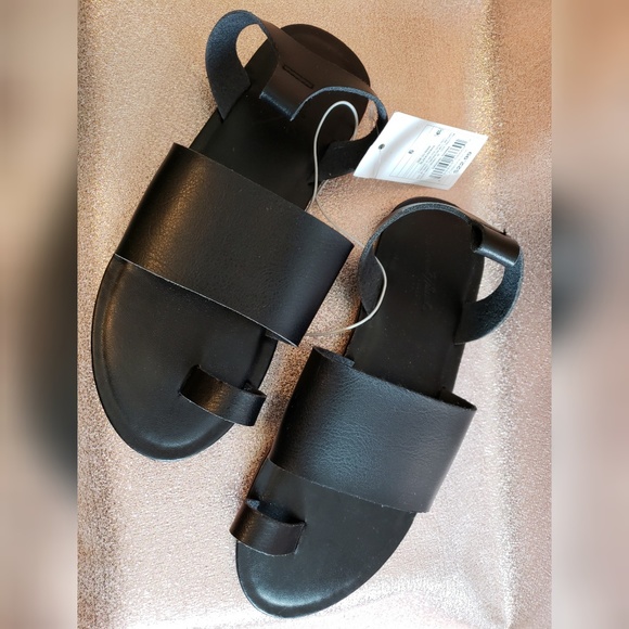 Universal Thread | Shoes | Nwt Universal Thread Black Flat Sandal ...